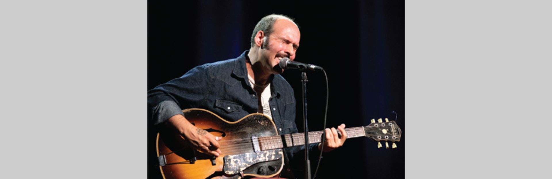 Home » deCoste Centre