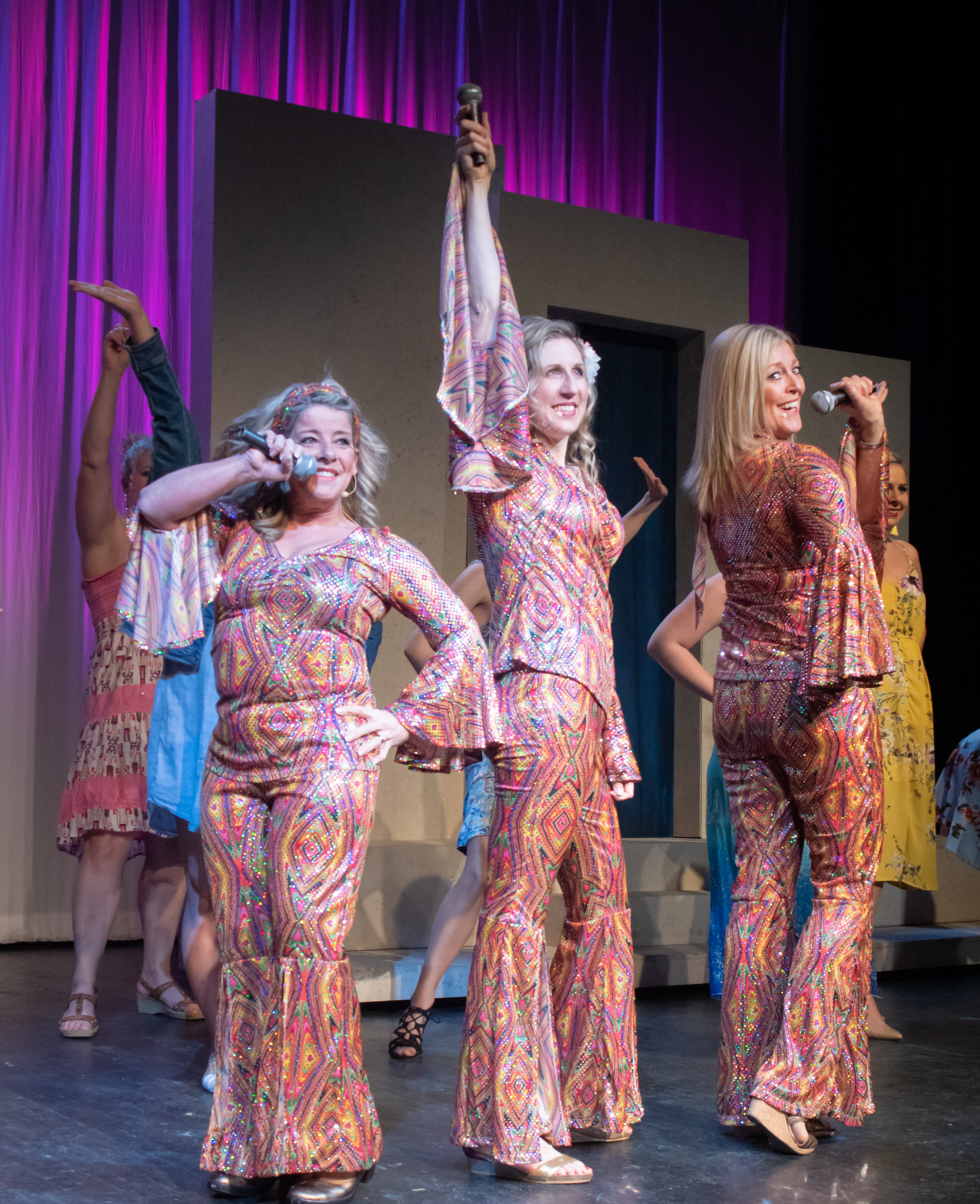 Home » deCoste Centre